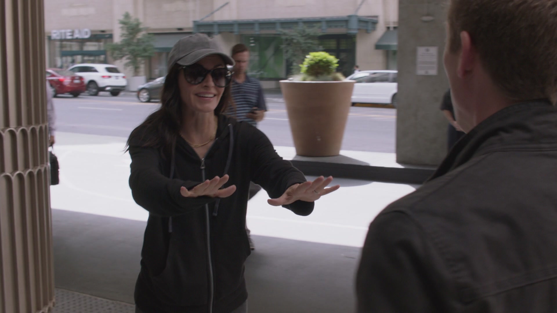 9x06 - Face It, You're Gorgeous - CCO906-017 - Courteney Cox Online ...